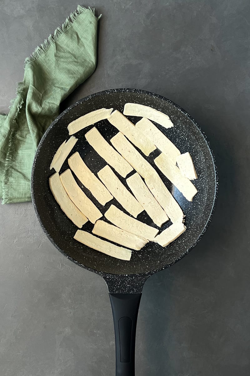 Easy Chow Fun Noodles (With Tofu)