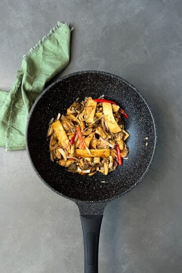 Easy Chow Fun Noodles (With Tofu)