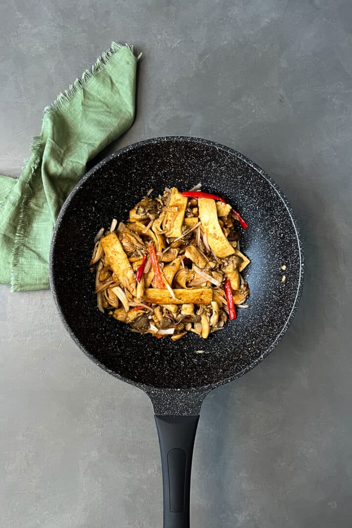 Easy Chow Fun Noodles (With Tofu)